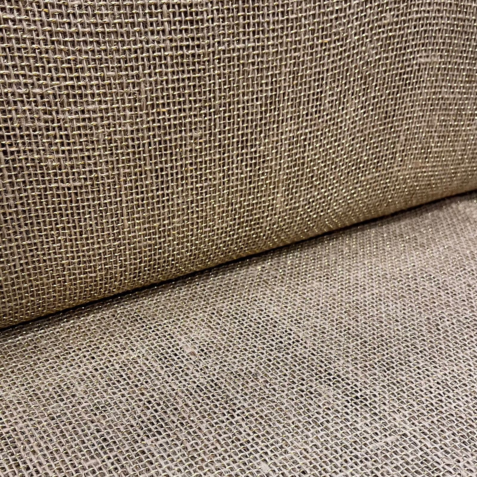 TELA DE JUTA 220 COM DOURADO 100% NATURAL COM 1 M LARGURA - SAGROL TECIDOS